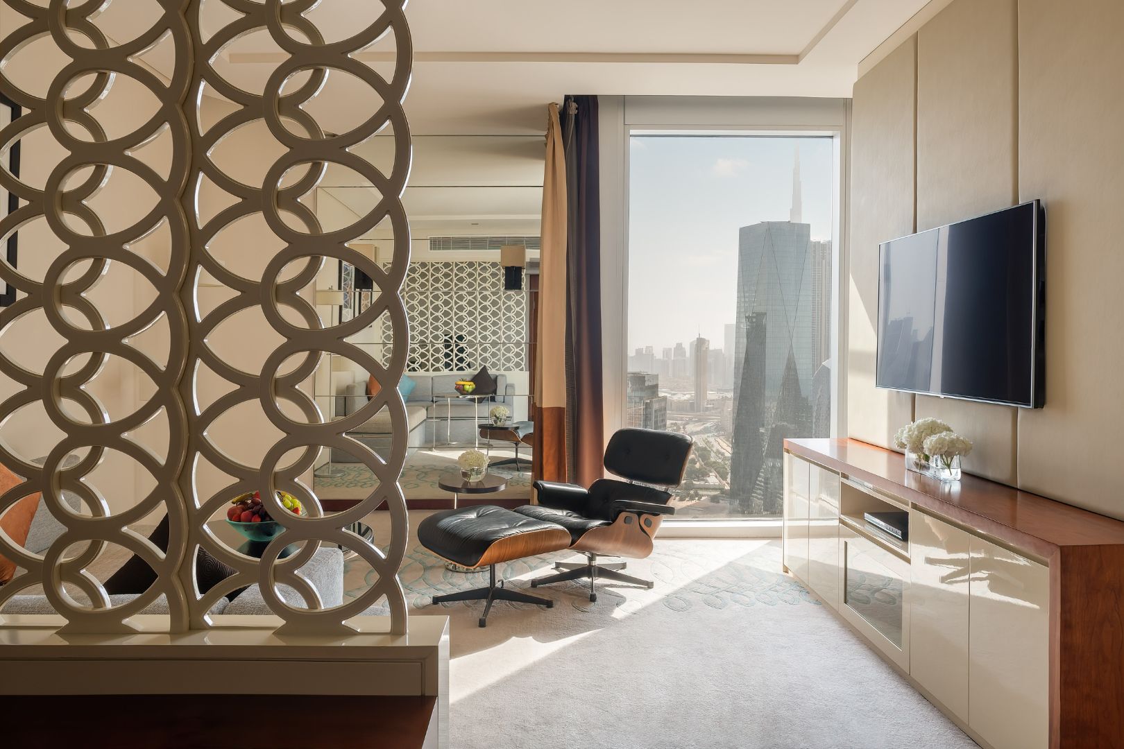 Rooms and Suites at Jumeirah Emirates Towers | Jumeirah