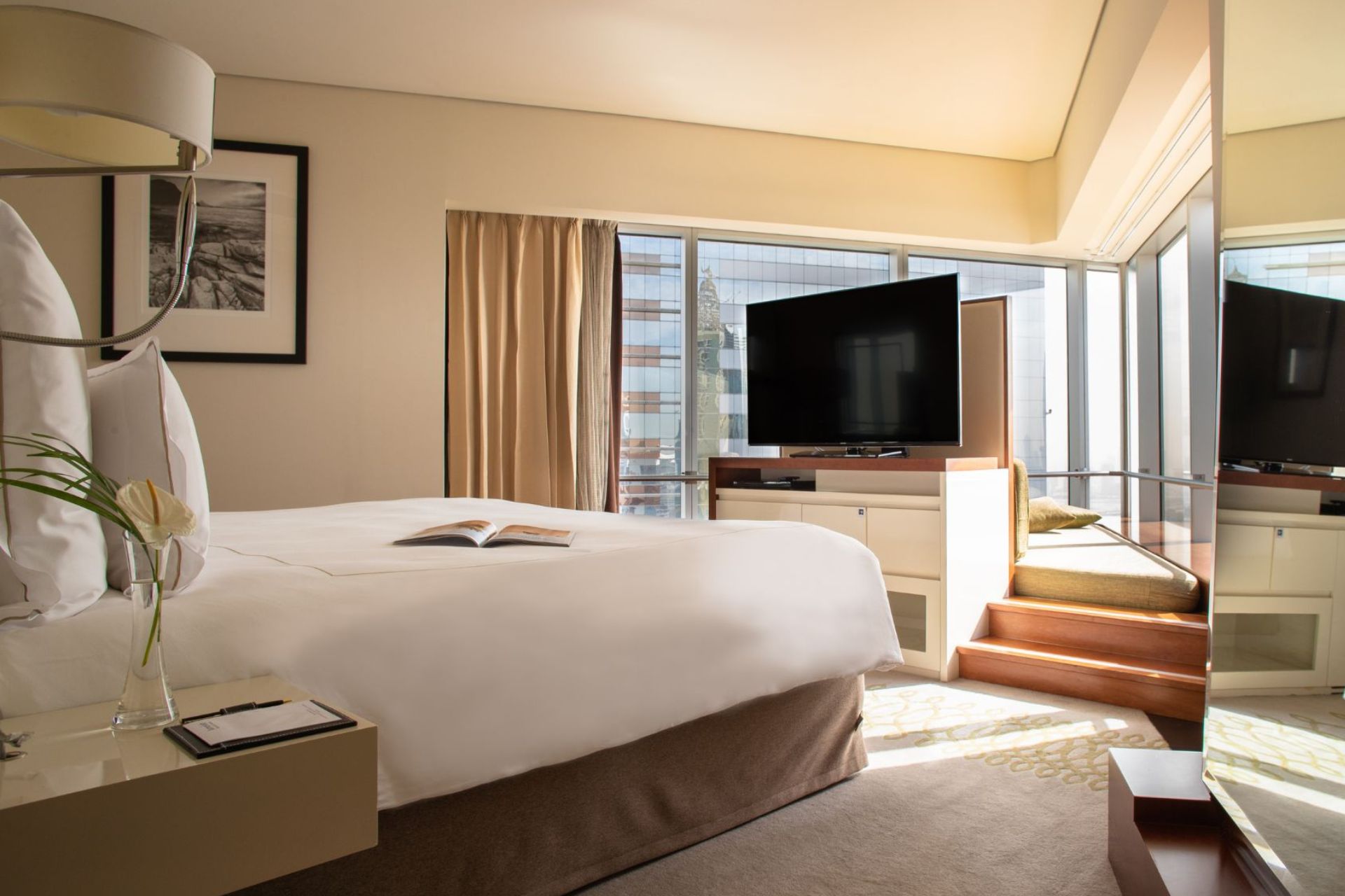 Rooms and Suites at Jumeirah Emirates Towers | Jumeirah